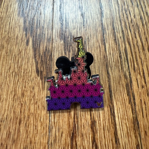 Disney | Accessories | 225 Walt Disney World Hidden Mickey Epcot Castle ...